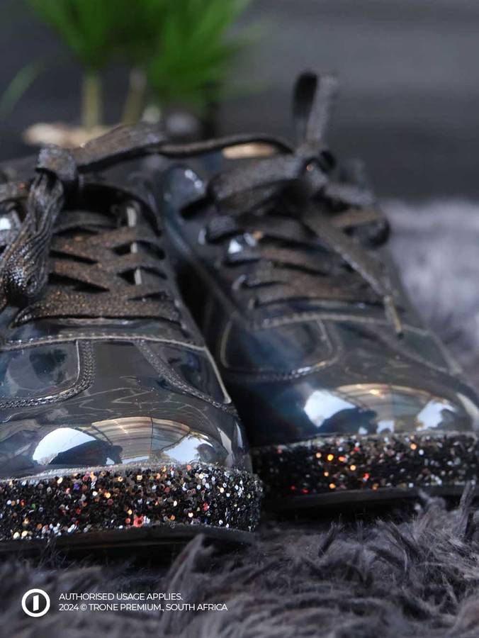Looking for tekkies Buy online on Bob Shop.