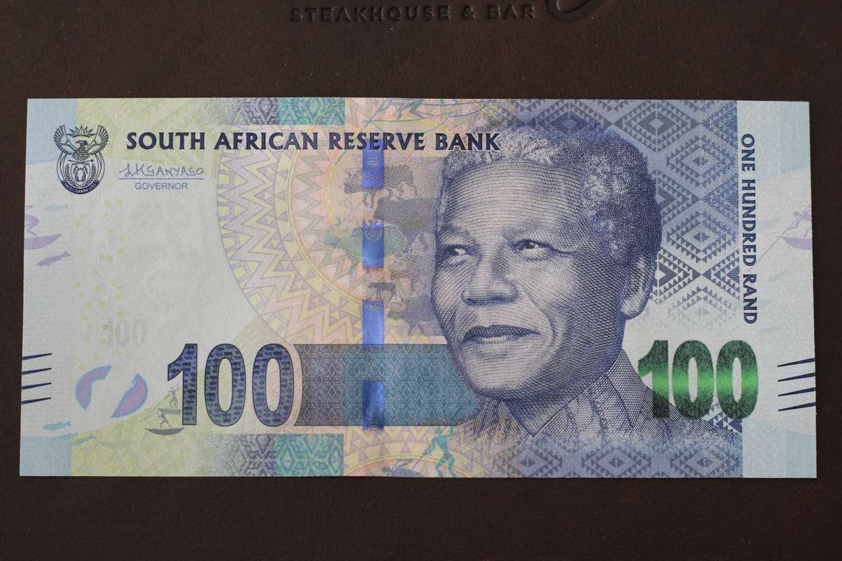 L Kganyago - L Kganyago *** R100 *** Selling all notes for sale in Cape ...