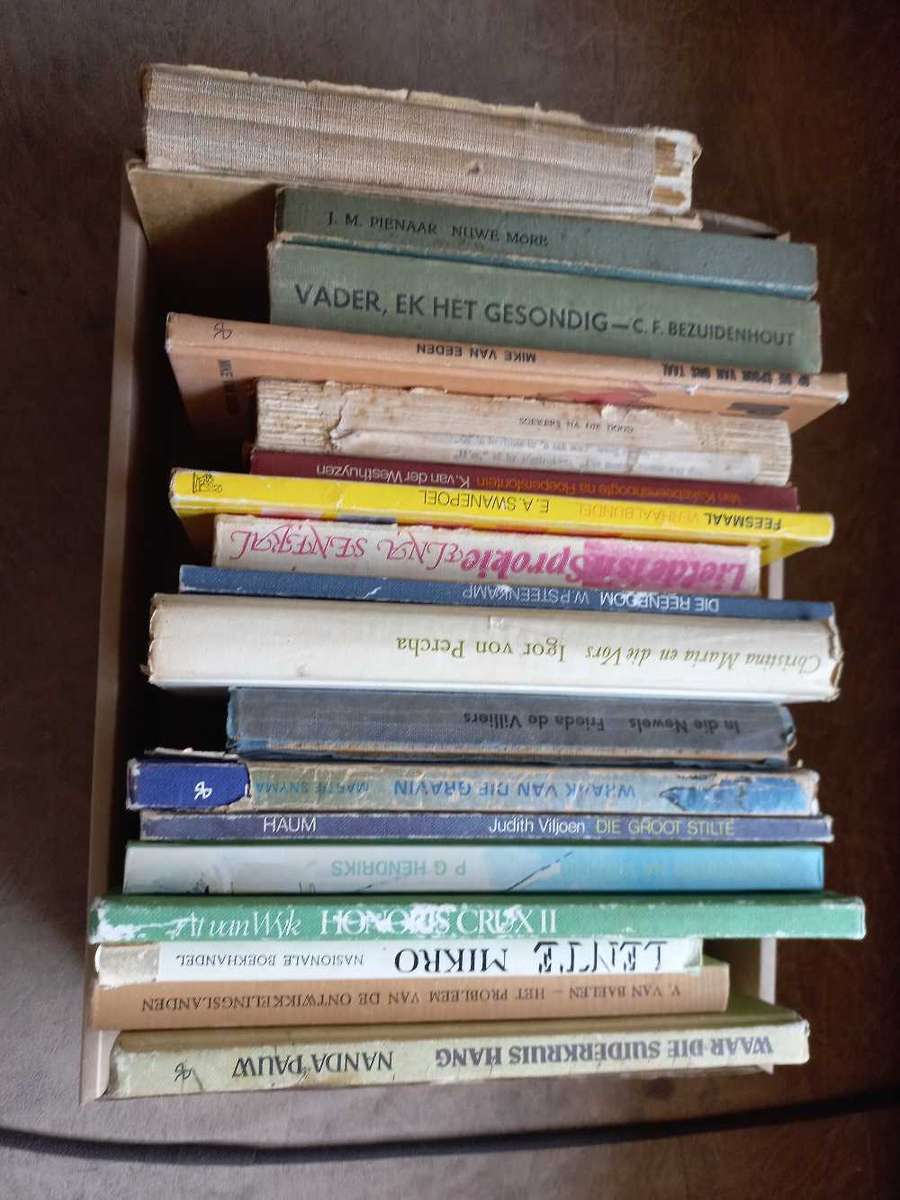 Wholesale & Bulk Lots - Bulk books Auction for sale in Kareedouw (ID ...