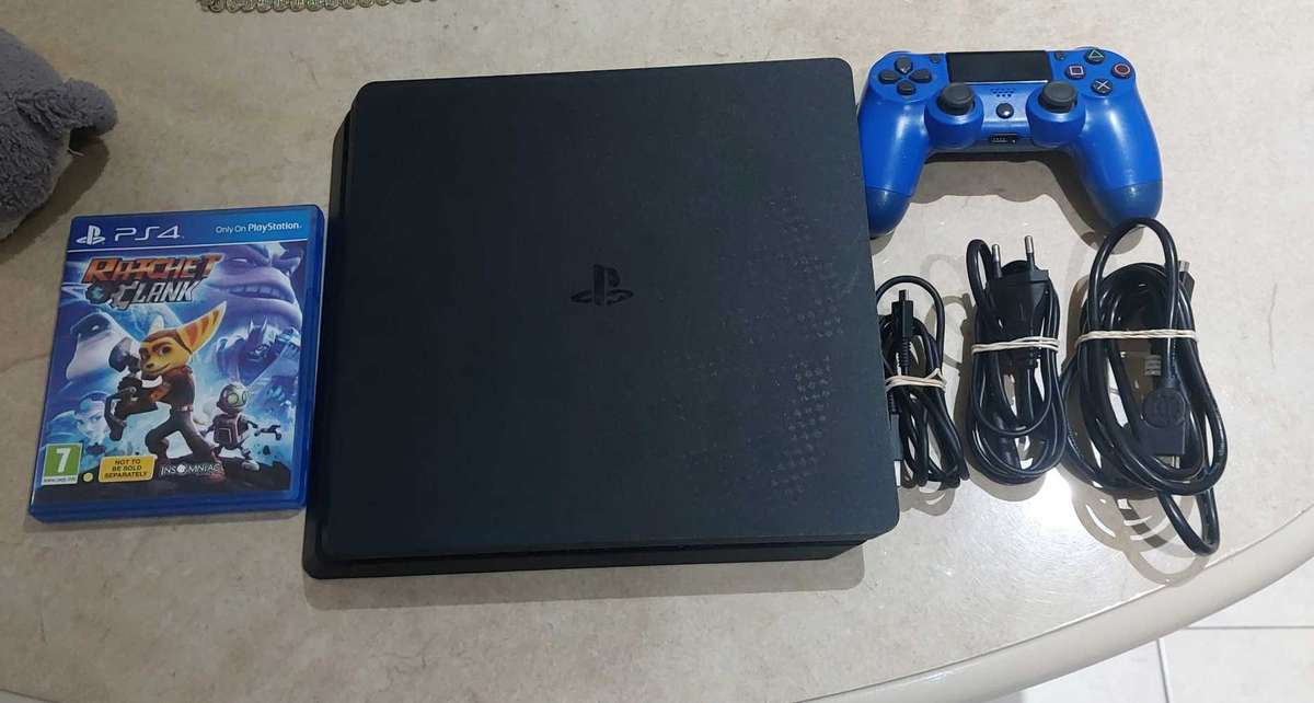 PlayStation - PS4 console Bundle for sale in Bethal (ID:629278588)