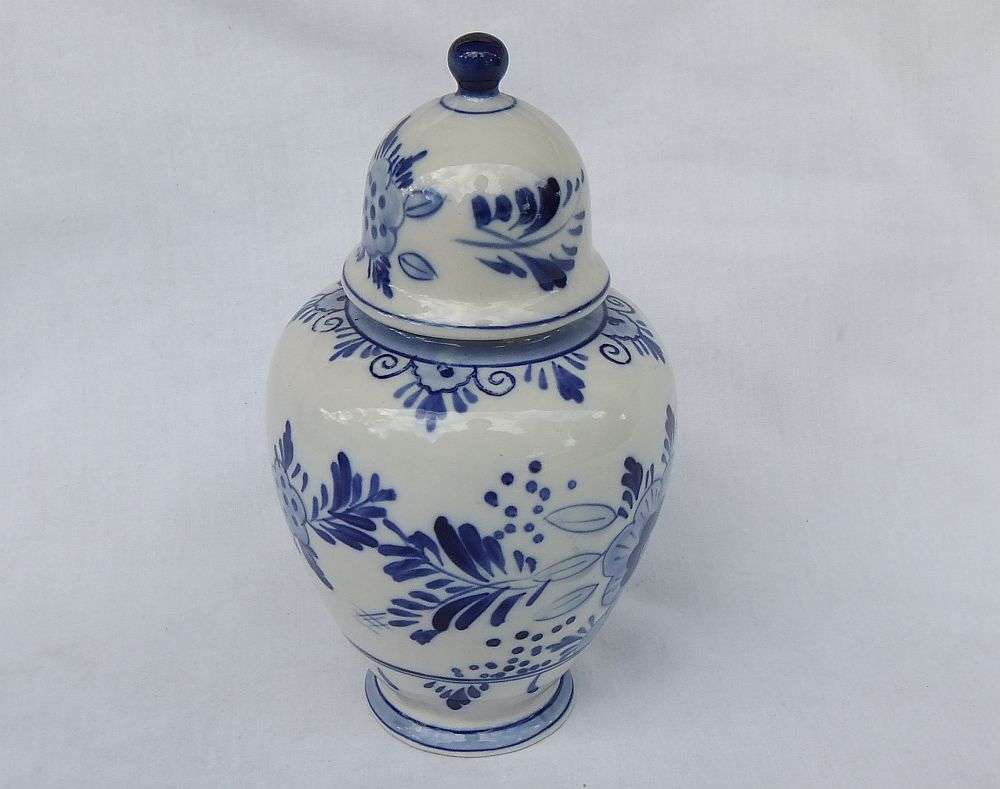 Dutch Porcelain - KYK HIER !! A STUNNING VINTAGE HAND PAINTED DELFT BLUE LIDDED JAR WITH FLORAL ...