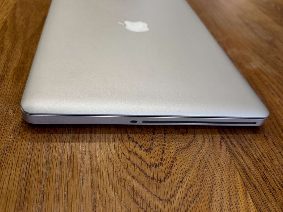Apple Laptops - MACBOOK PRO 15 INCH EARLY 2011, INTEL CORE I7 2GHz ...