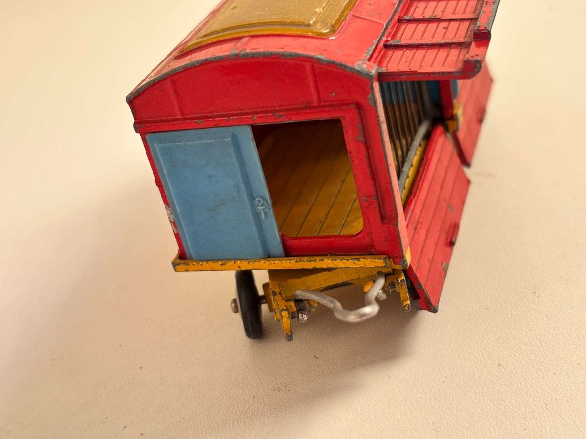Models - Rare Vintage Chipperfields Circus 6x6 Truck + Trailer (Corgi ...