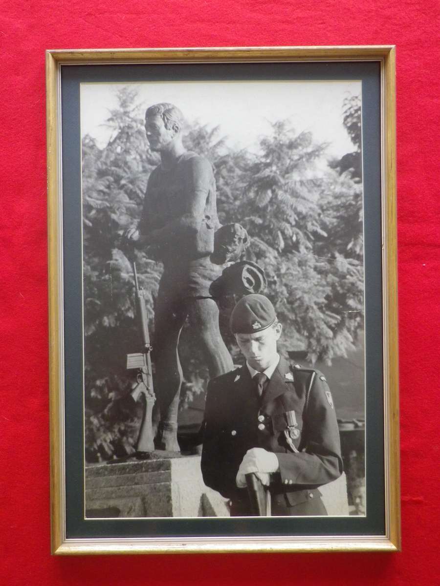 Photos - RHODESIAN LIGHT INFANTRY -GREAT PHOTOGRAPH OF SOLDIER IN FRONT ...