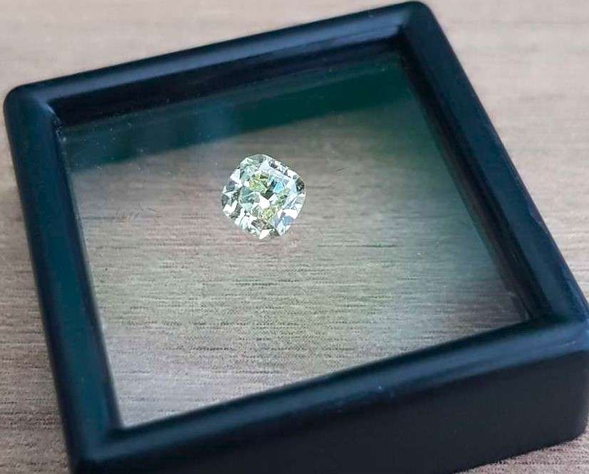 Diamonds - 0.50cts Diamond Cushion Cut **Certified**Fancy Vivid Yellow ...