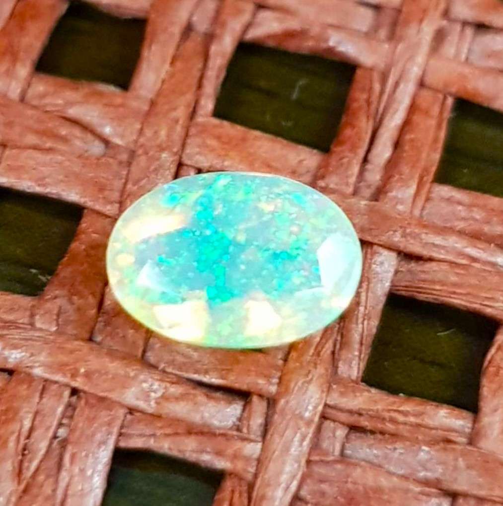 Opal - Opal 0.68Cts Oval Facetted 5x7mm Multi Colours Glittering Rainbow 3D! Ethiopian Natural ...