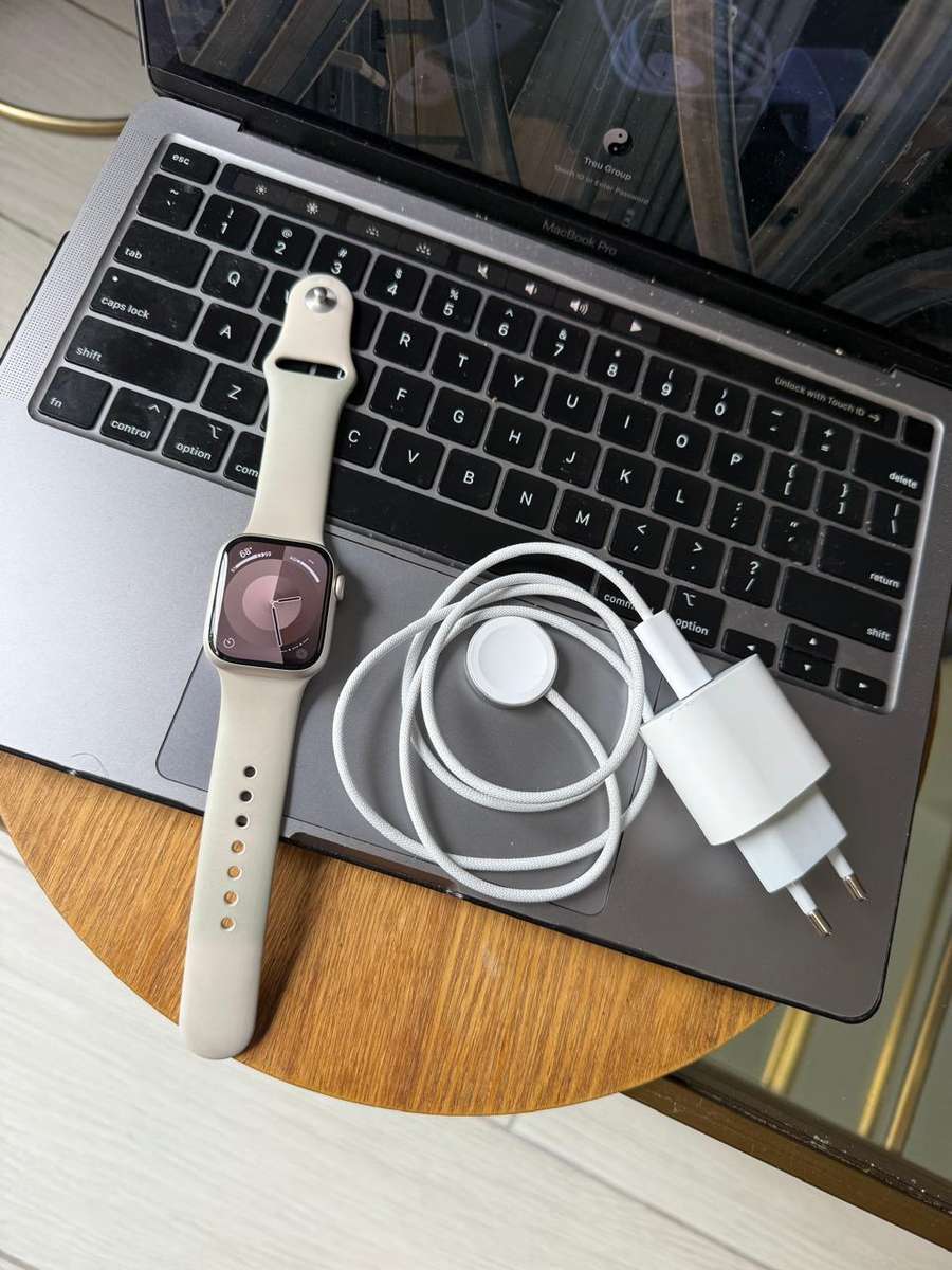 Smart Watches - Apple Watch Series 9 Silver , 41mm EXCELLENT CONDITION ...