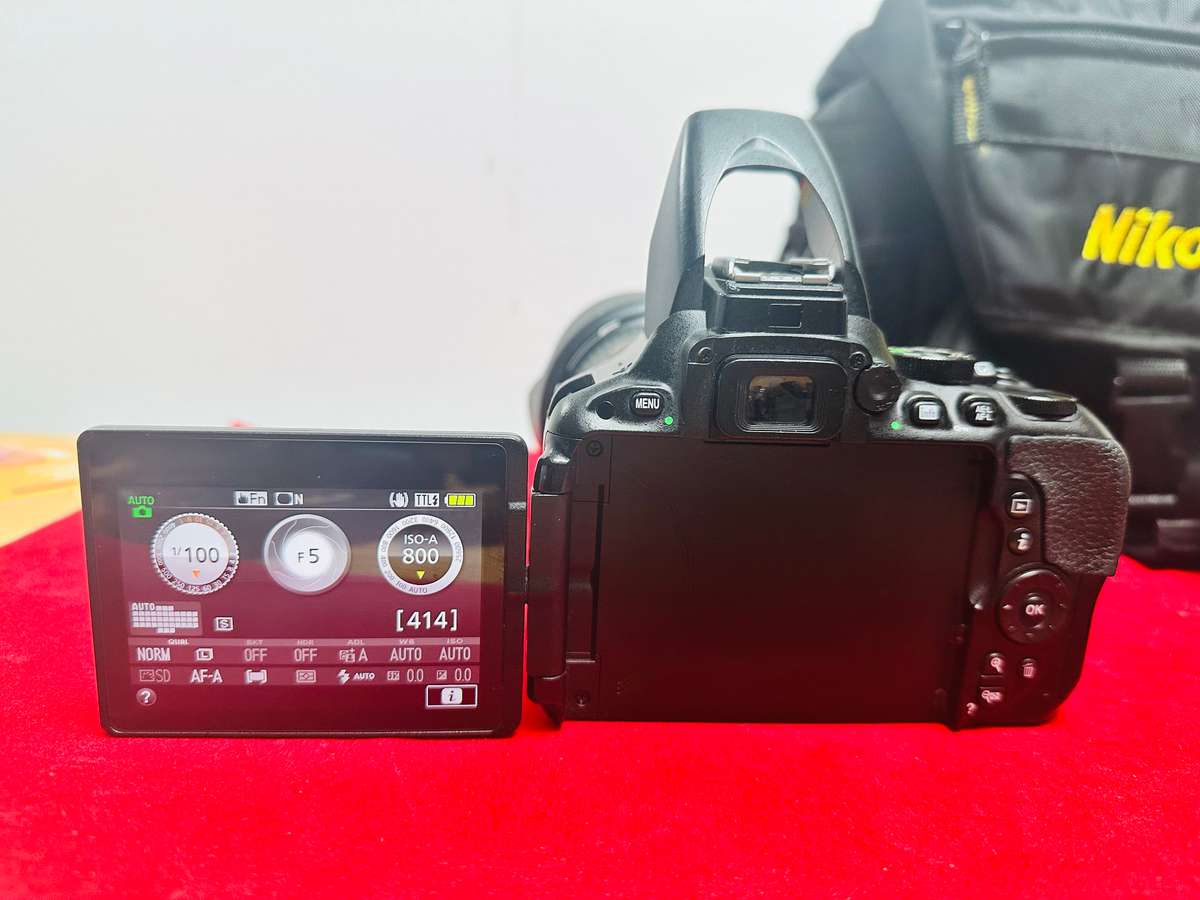 Digital SLR - Nikon D5500 DSLR Camera With Nikon 18-200 mm DX VR Lens ...