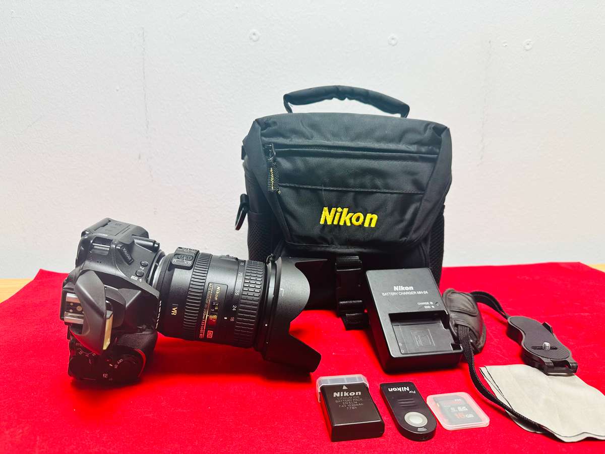 Digital SLR - Nikon D5500 DSLR Camera With Nikon 18-200 mm DX VR Lens ...