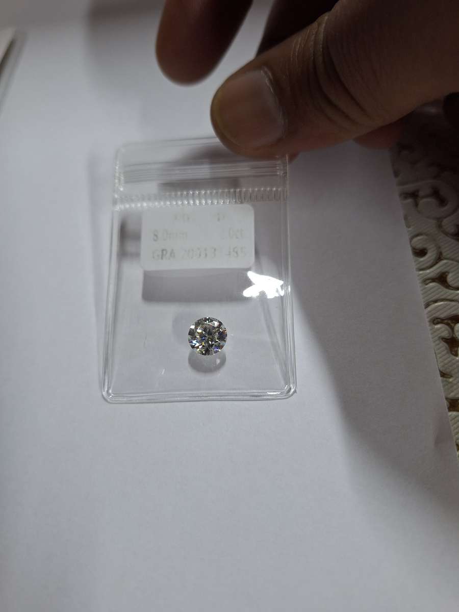 Lab Created - Stunning 2ct Moissanite - Round Cut - Colour D - VVS1 was sold for 205.00 on 11 ...