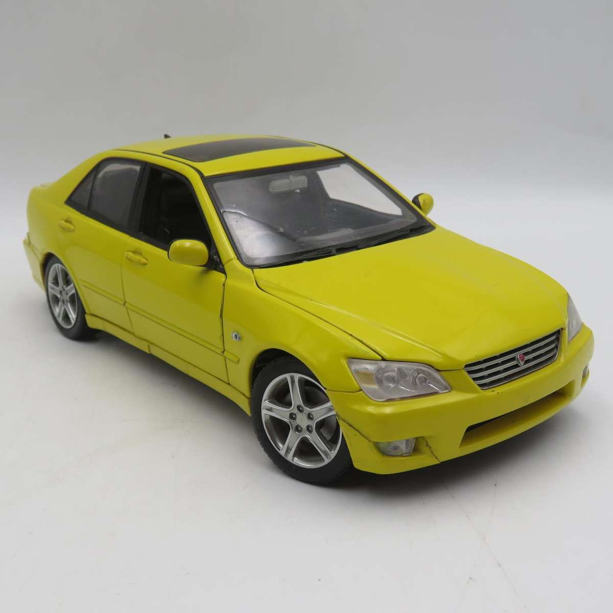Models - AutoArt Toyota Altezza RS200 die-cast model car - front and ...