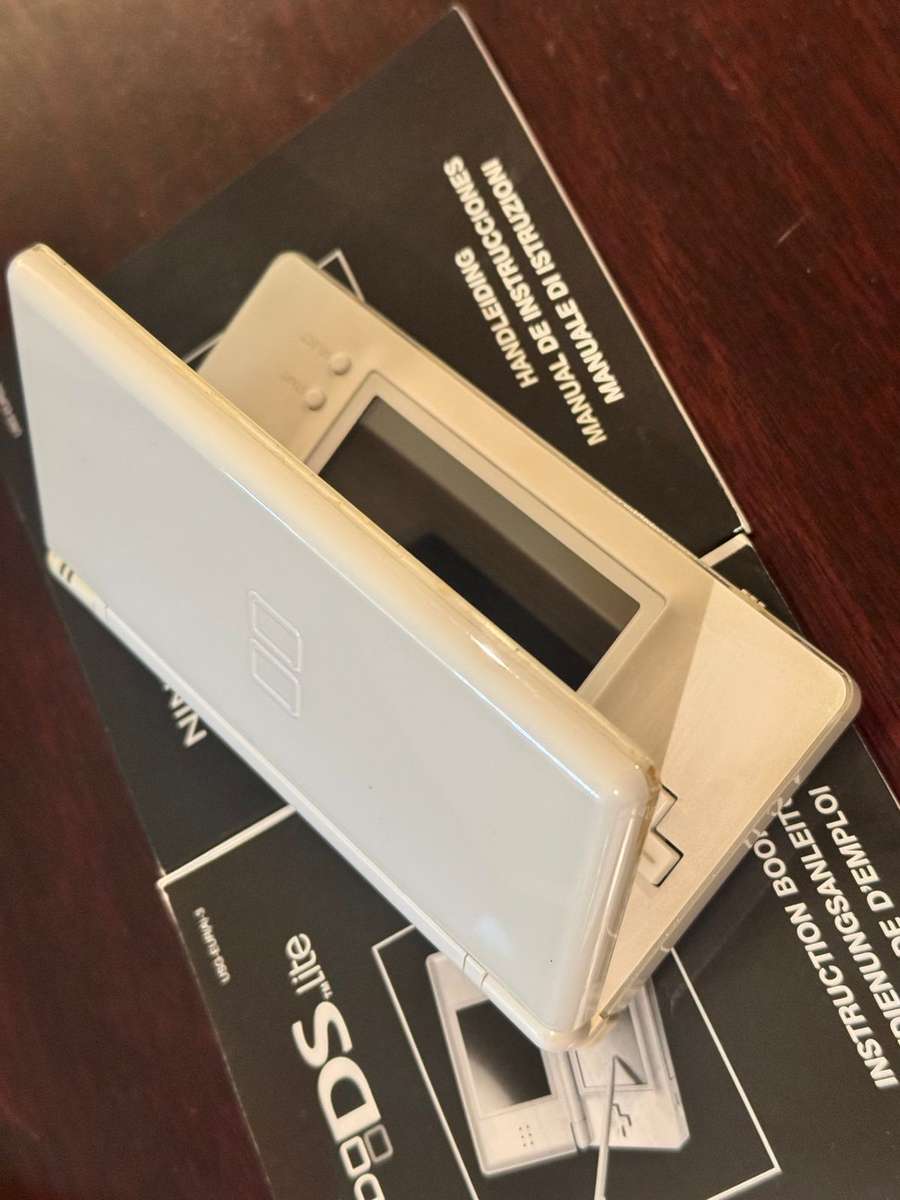 Nintendo - Nintendo DS Lite + Original Box + DSTT Flash Cart was listed for 1,000.00 on 31 Jan ...