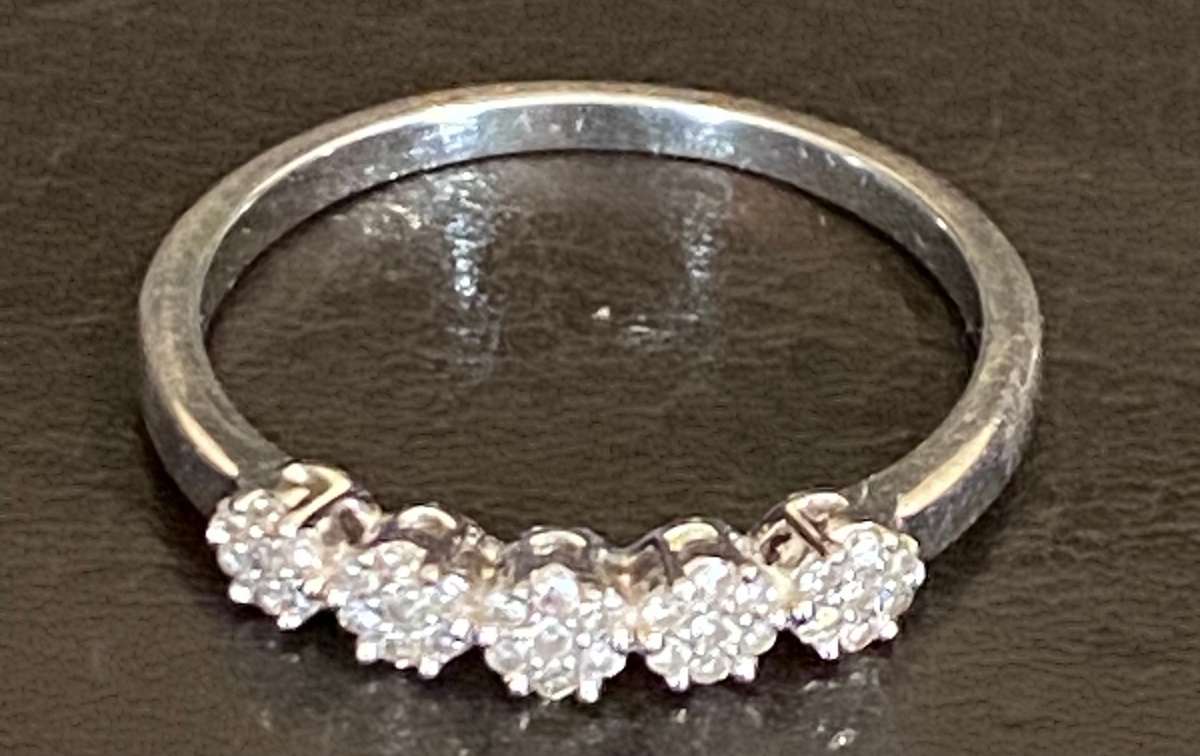 Rings - Stunning, 9ct white gold with 5 Diamond flower cluster pattern ...