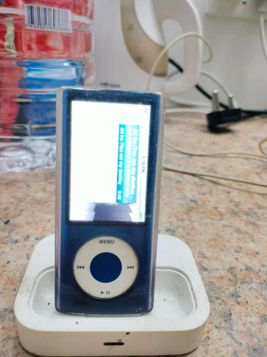 Apple iPods - Apple iPod Nano 5th Generation 16Gb With Holder & Charger for sale in Knysna (ID ...