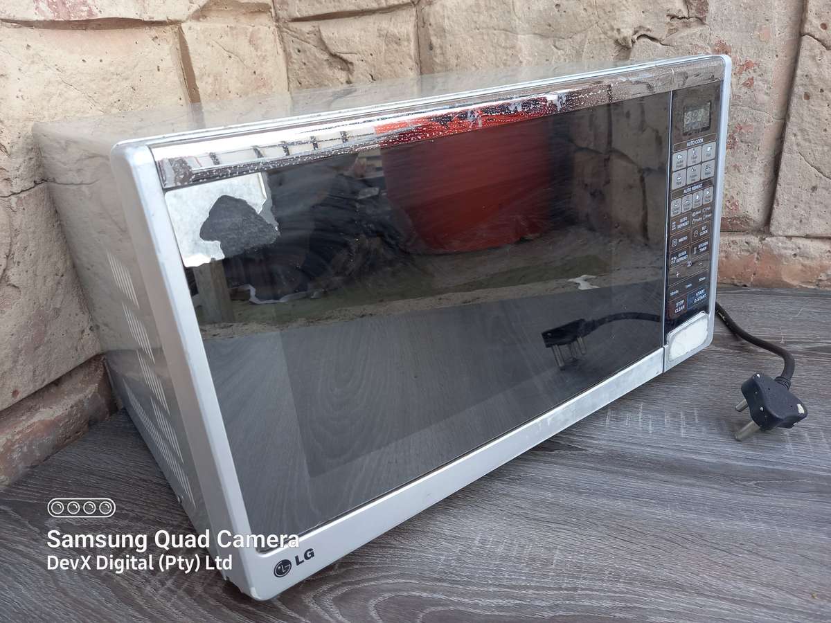 Other Electronics - LG 39L Mirror-front Microwave Oven 1450W for sale in Johannesburg (ID:624857715)