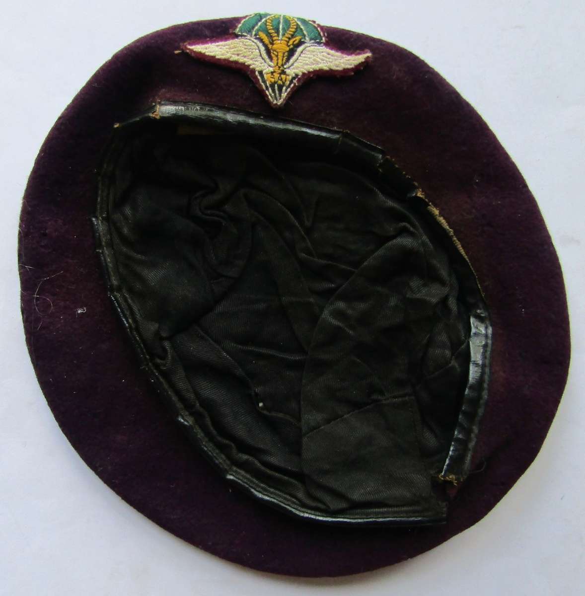 Headgear - SADF 1 Parachute Battalion Beret with Badge was sold for 800 ...