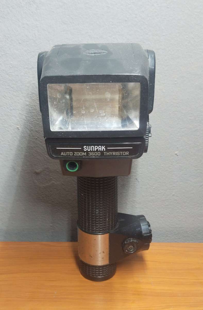 Flashes - Sunpak Auto Zoom 3600 Thyristor Flash was listed for 0.00 on 15 Jan at 23:47 by STL ...