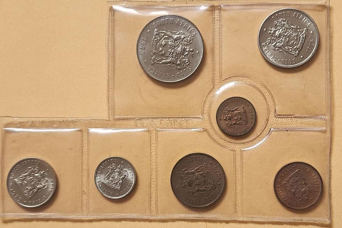 Collections & Lots - 1975 Mint Set ~ No R1 for sale in Bloemfontein (ID:639378240)