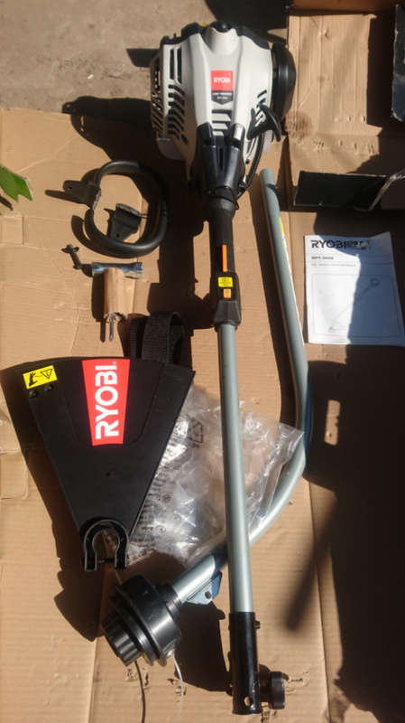 RYOBI Petrol Line Trimmer 2 Stroke 30cc RPT 3000 Please Read bobshop .za