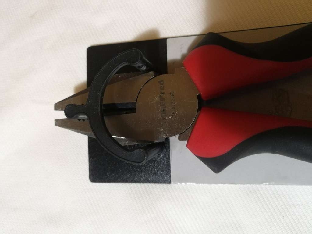 Pliers - GEDORE - R28302200 - Combination pliers with 2C-handle ...